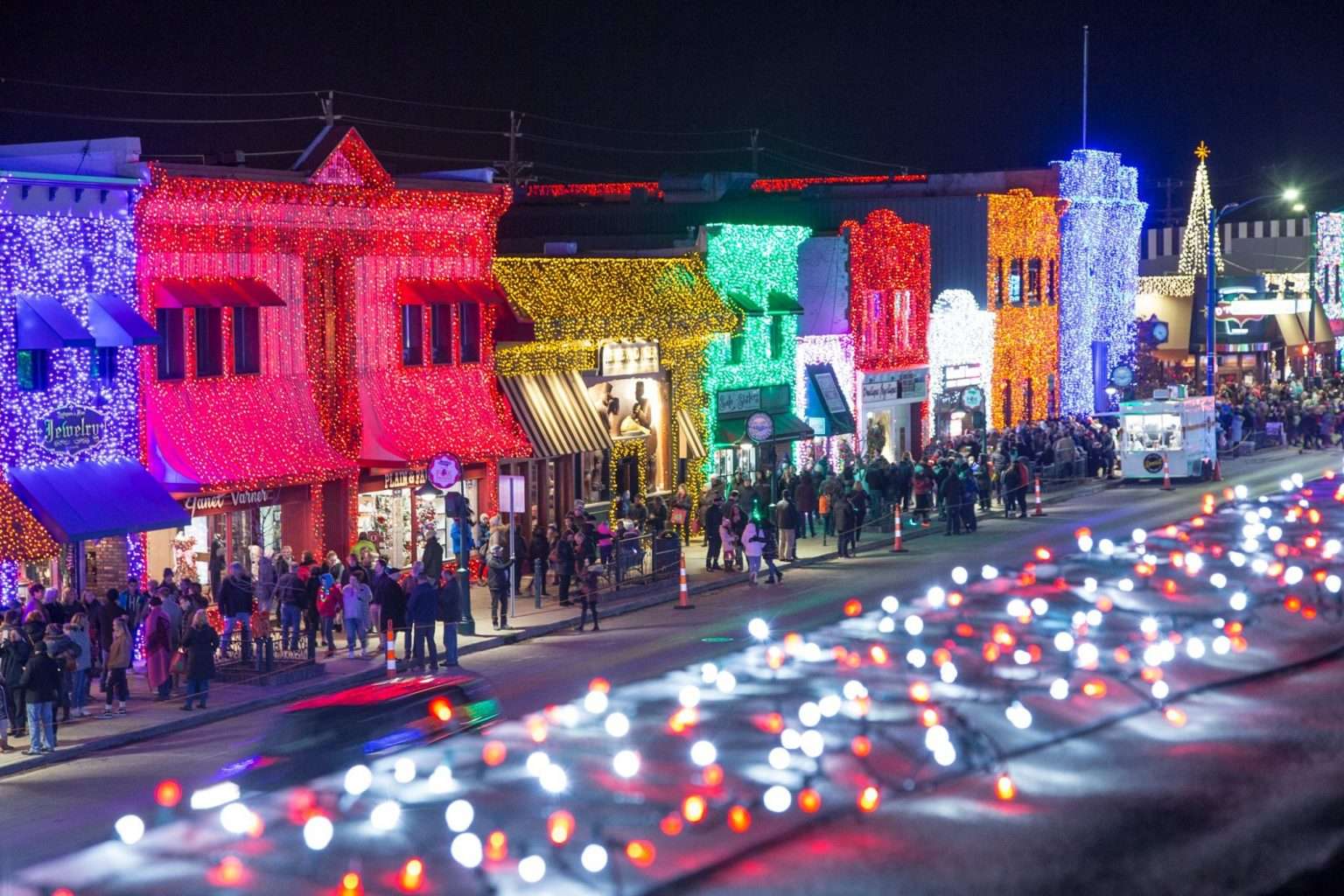 Free (or Inexpensive) Holiday Lights in Metro Detroit - LittleGuide Detroit