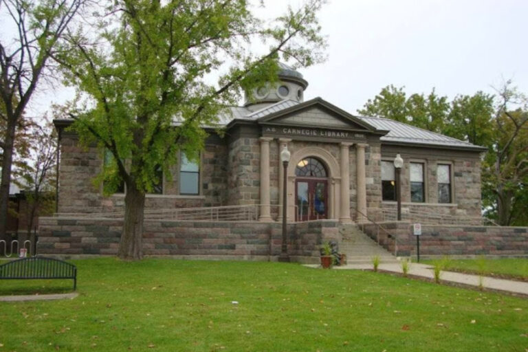 10 REASONS TO VISIT BRIGHTON-HOWELL THIS Summer - LittleGuide Detroit