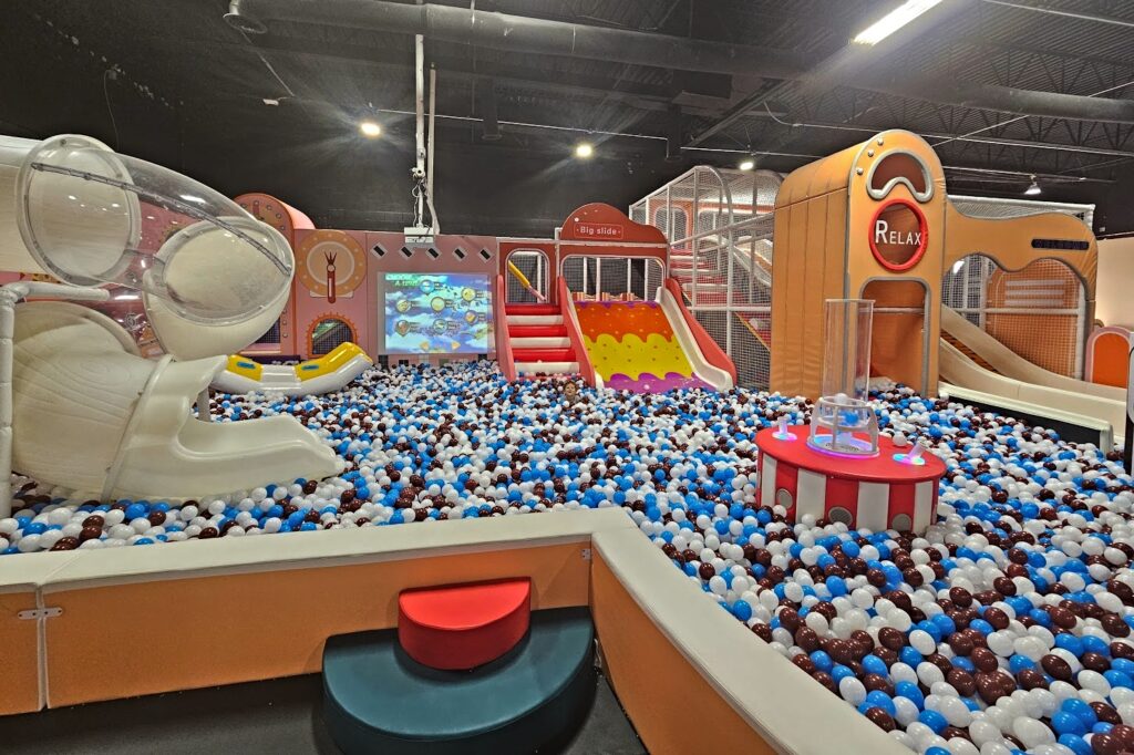 Family Road Trip: 5 Routes To Find Colorful Trees In Michigan ...