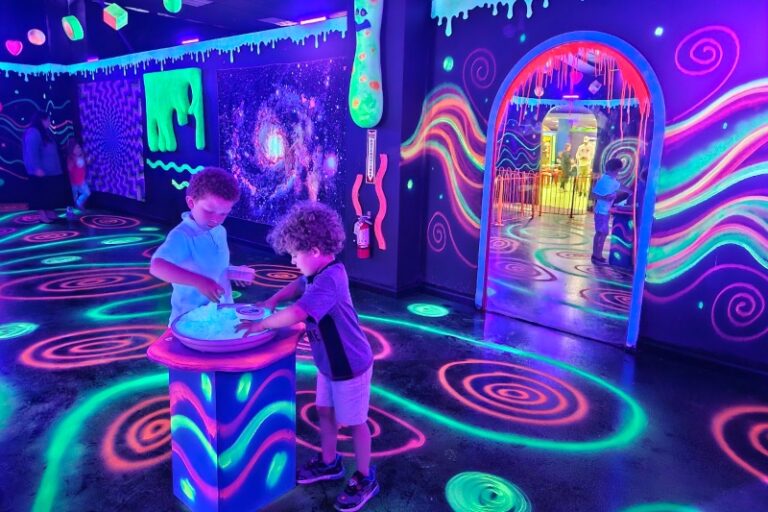 Slime Studio Opens at Oakland Mall - LittleGuide Detroit