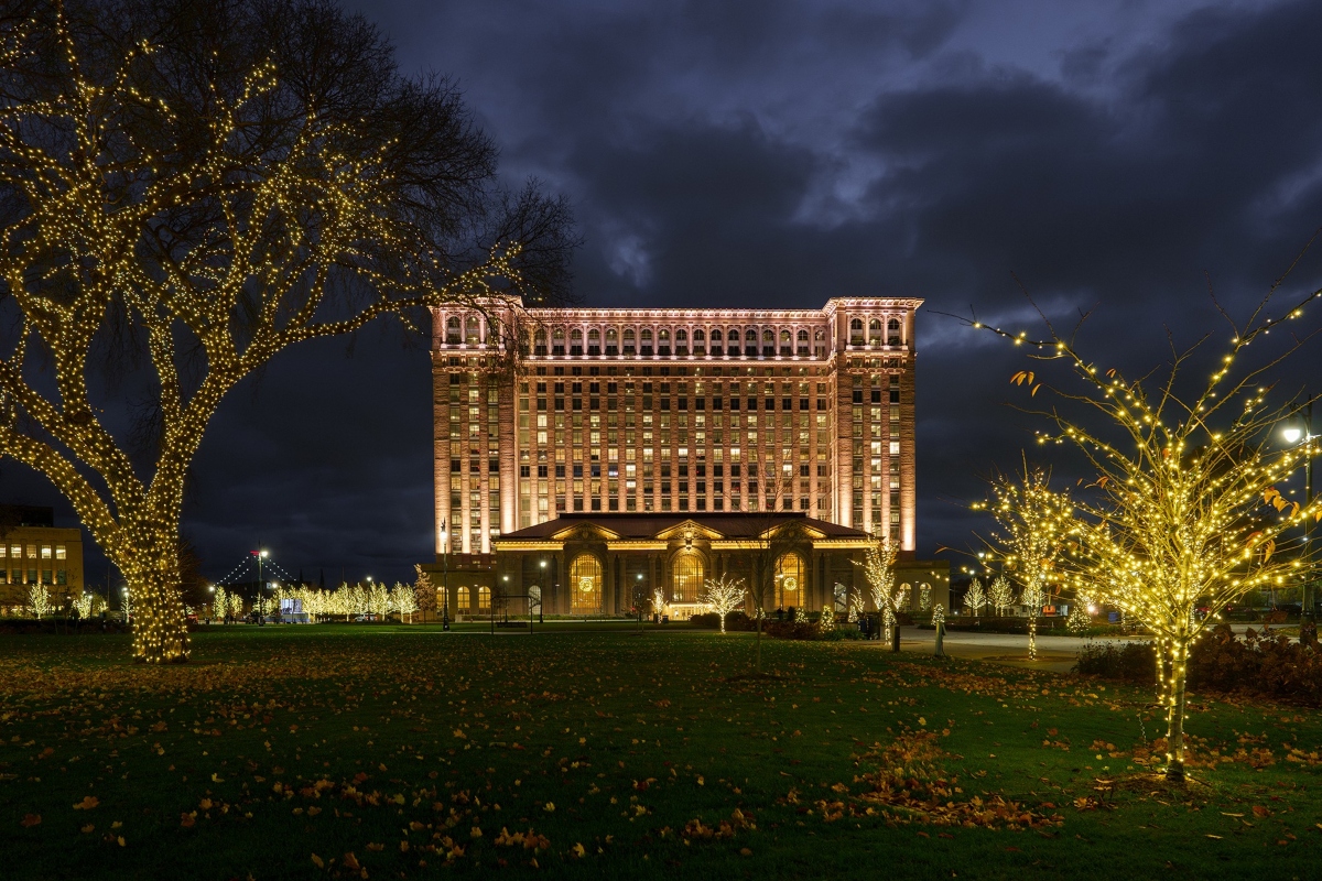 Winter at the Station - LittleGuide Detroit